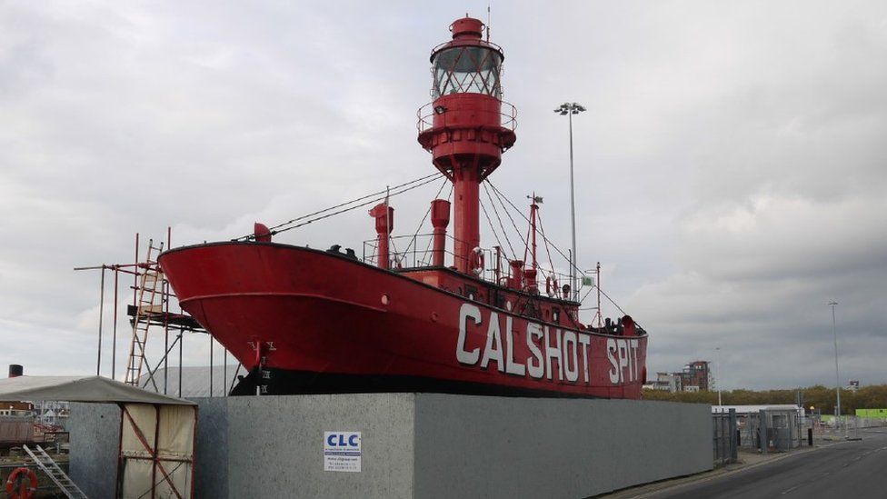 Southampton Calshot Spit lightship on the move ahead of cafe revamp ...