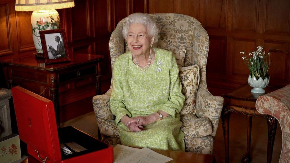 Platinum Jubilee: Beacons to be lit for Queen's 70th Jubilee - BBC ...