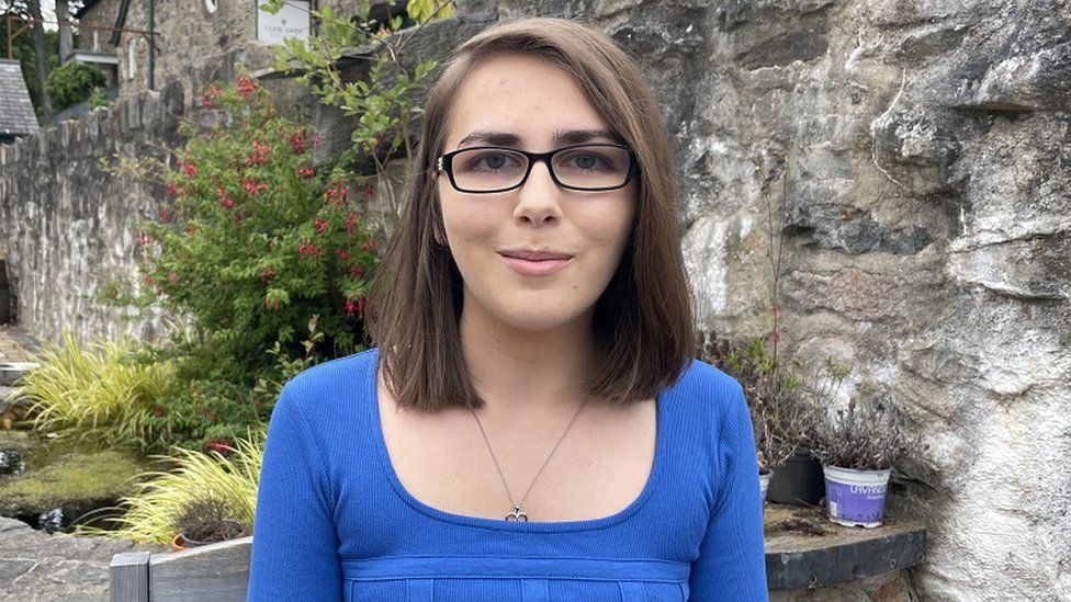 Mwy o gleifion o Gymru yn talu am lawdriniaethau preifat - BBC Cymru Fyw