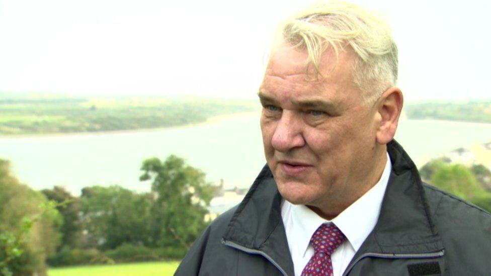 Ballykinler: 200 houses may be knocked down by MoD - BBC News