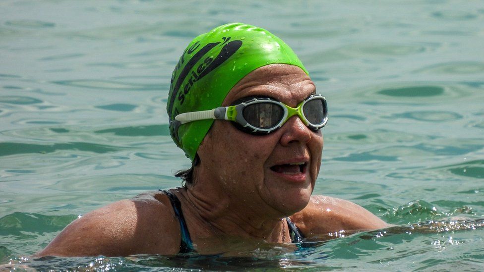 English Channel: This swimmer could soon make history - BBC Newsround