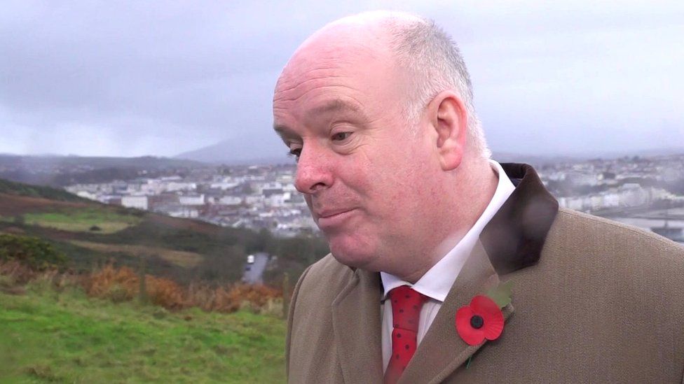 Paradise Papers: Isle of Man says tax laws 'transparent' - BBC News