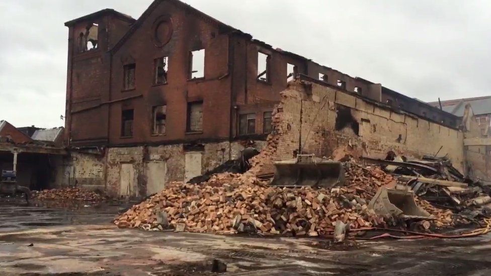 Demolition starts on fire-hit Leicester factory - BBC News