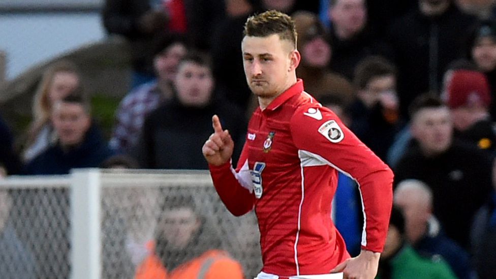 Lewis Ward: Aldershot extend Reading goalkeeper's loan until the end of ...