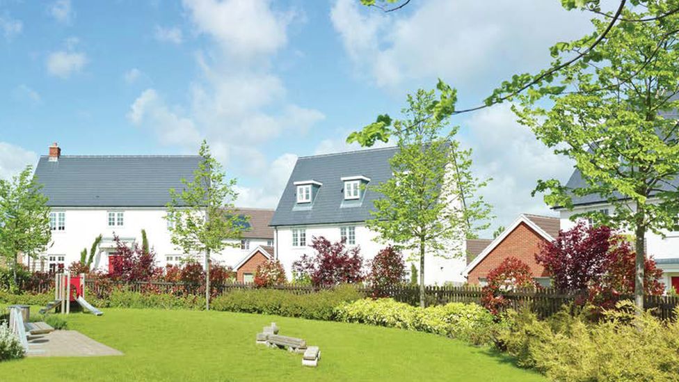 Heybridge: Latest plan for 1,100 homes at garden suburb approved - BBC News