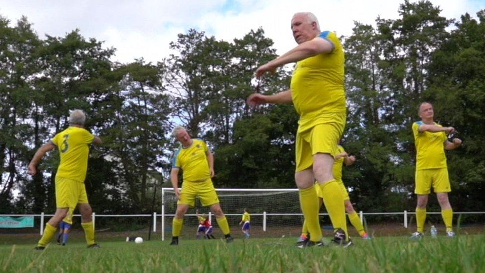 Dodgy goal guilt sees 1972 Wirral schools match replayed - BBC News
