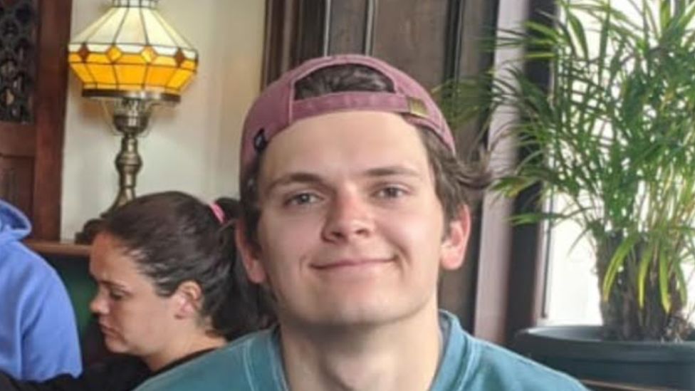 Freshers' week: What will student life look like? - BBC News