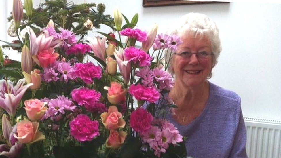 'Royal' flower arranger Gillian Platt from Bolton awarded MBE - BBC News