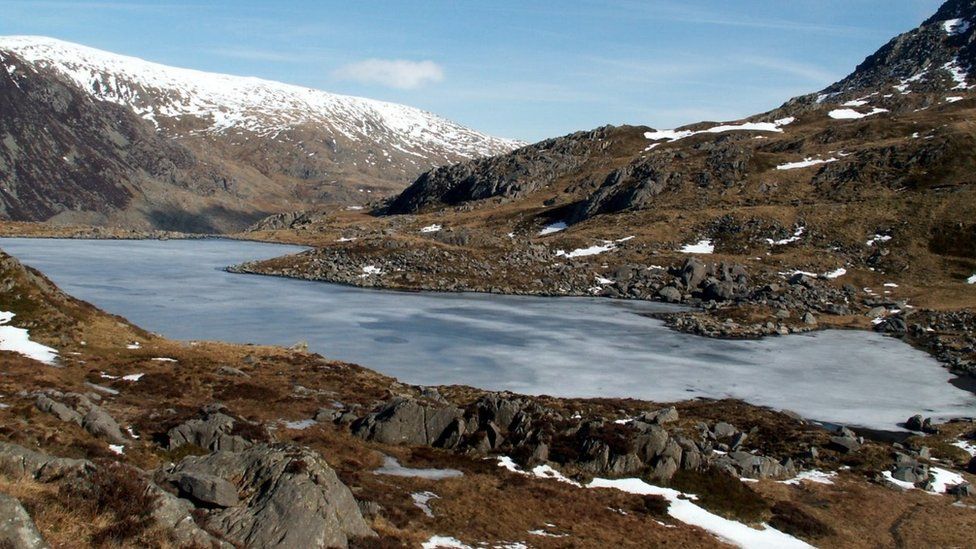 Llyn Bochlwyd neu Lake Australia? Bwriad i gysoni enwau - BBC Cymru Fyw