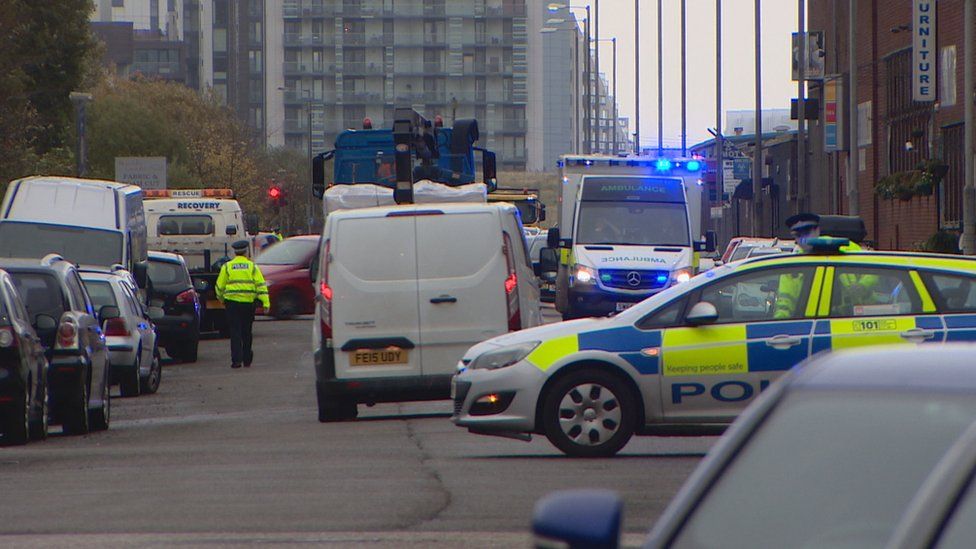 Two people treated after Glasgow factory gas cylinder explosion - BBC News
