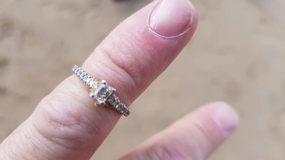 Detectorist who found lost ring on Fraisthorpe beach 'amazing' - BBC News