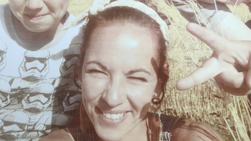 Sea-rescue mother Danielle Chilvers 'died from drowning' - BBC News