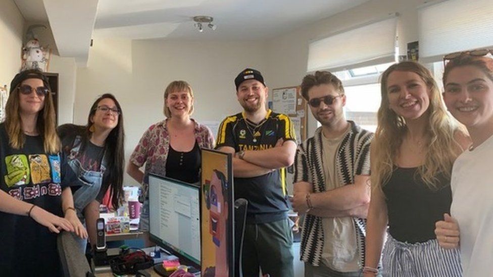 Reading's Readipop: Teens 'facing barriers' join stars for festival - BBC News