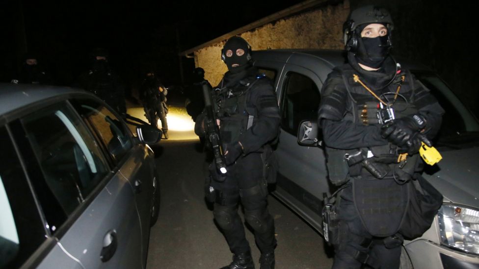 Eta: Basque separatists begin weapons handover - BBC News