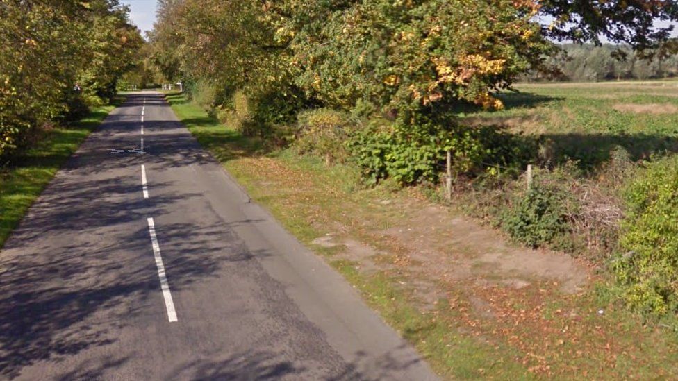 Brothers beat 85-year-old sex offender to death, court told - BBC News