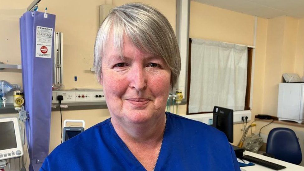 Treialon yn rhoi gobaith i gleifion MS yng Nghymru - BBC Cymru Fyw