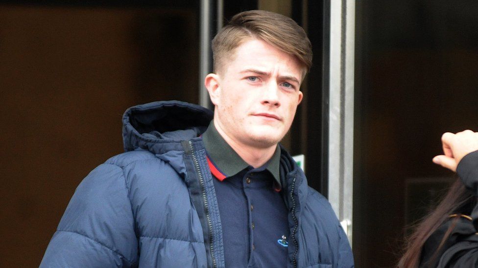 Boxer spared jail after taxi row led to knockout punch - BBC News