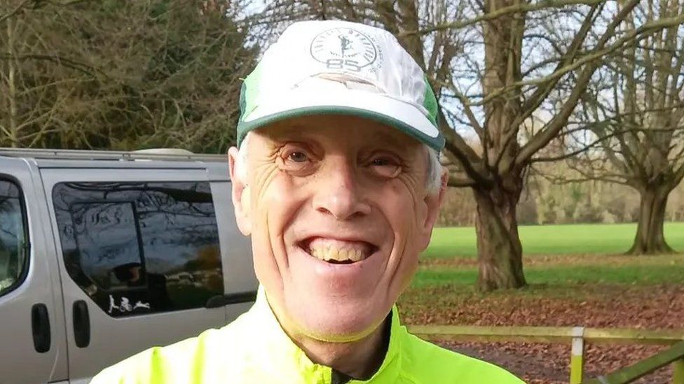 Ledbury mayor runs 333rd and final marathon - BBC News