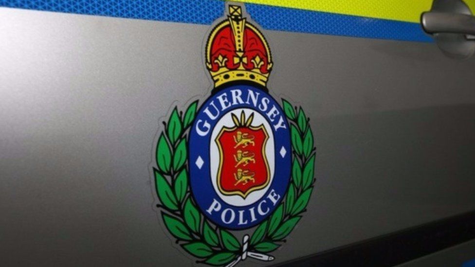 Tributes to 'wonderful' couple who died in Guernsey crash - BBC News