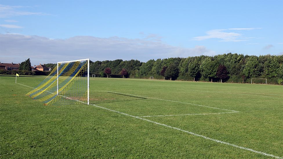 Guisborough Sunday footballers 'forced to urinate in bushes' - BBC News