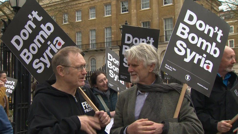 Jeremy Corbyn: May waiting for Trump instructions on Syria - BBC News