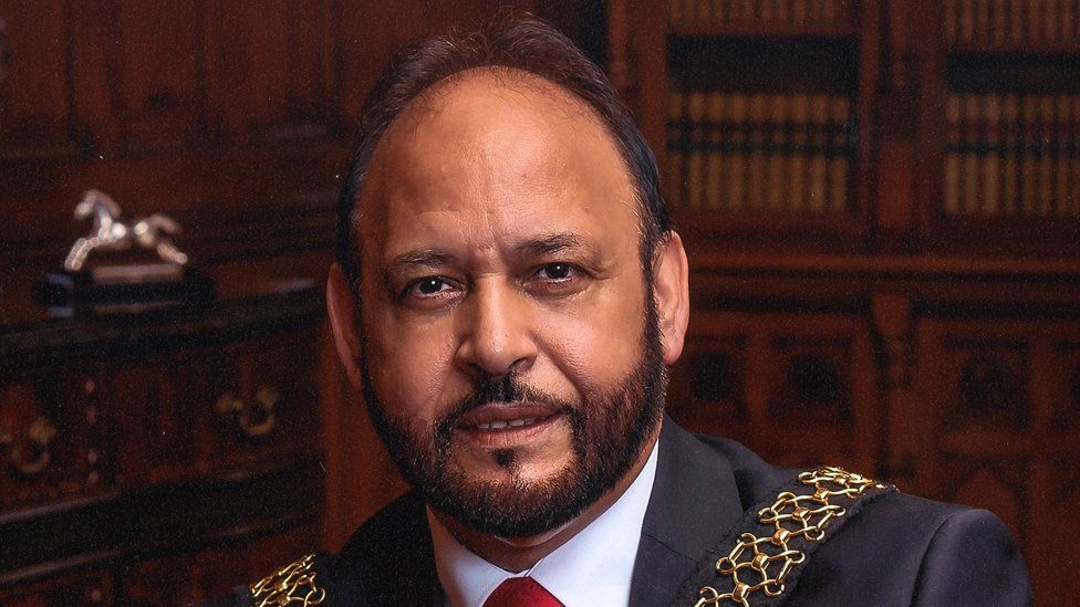 Abid Hussain: Council 'shock' at ex-Mayor's Covid-19 death - BBC News