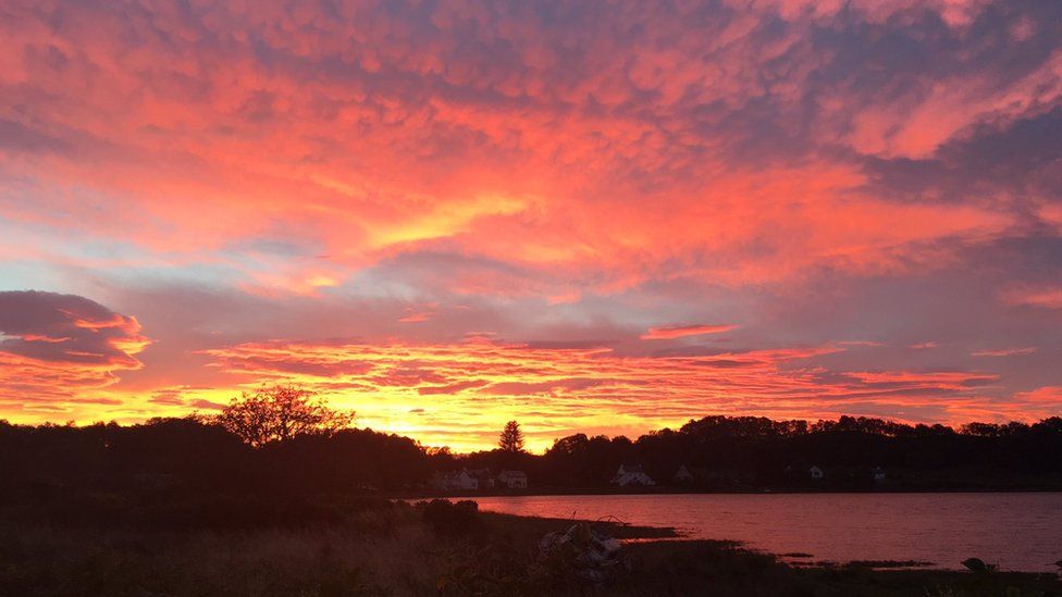 In pictures: Spectacular sunrise over Scotland - BBC News