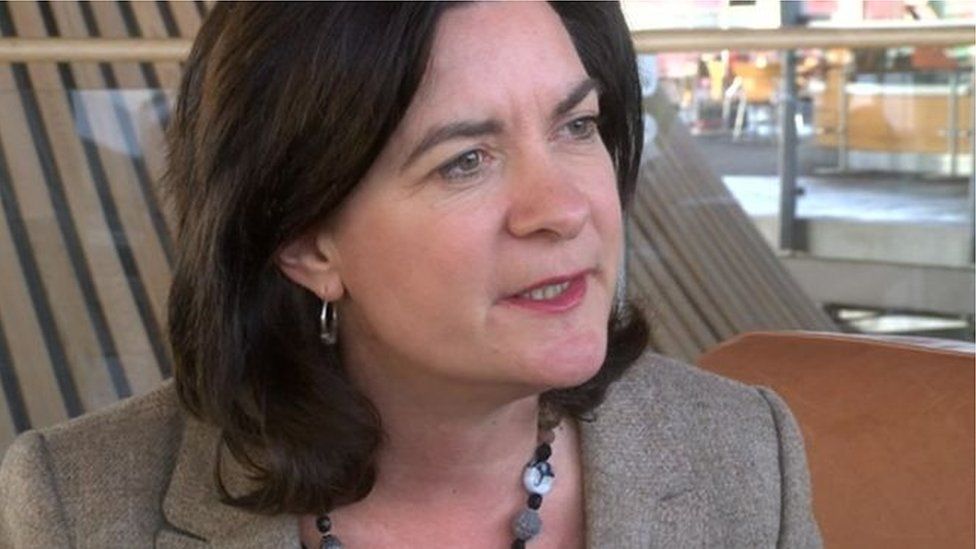 'Annibyniaeth yn niweidiol i'r bobl dlotaf' - Eluned Morgan - BBC Cymru Fyw