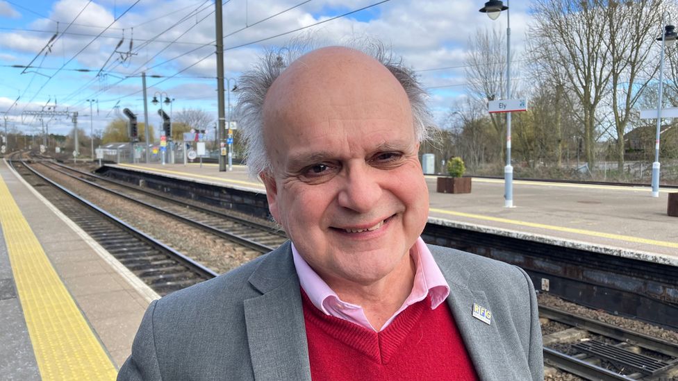 Politicians call for upgrades on Ely and Haughley rail junctions - BBC News