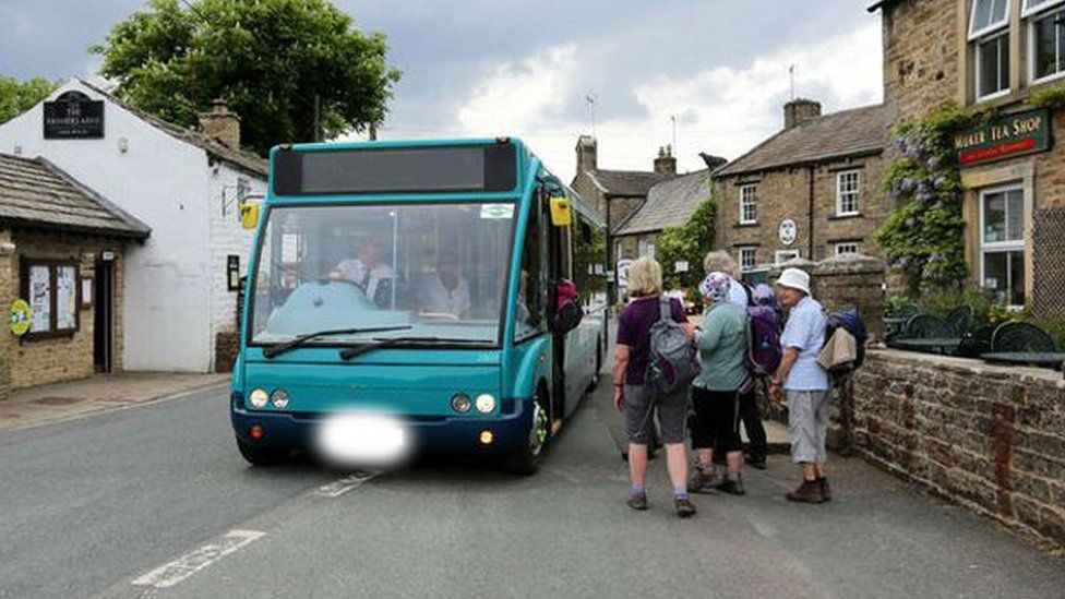 Campaign to save Yorkshire Dales bus service - BBC News