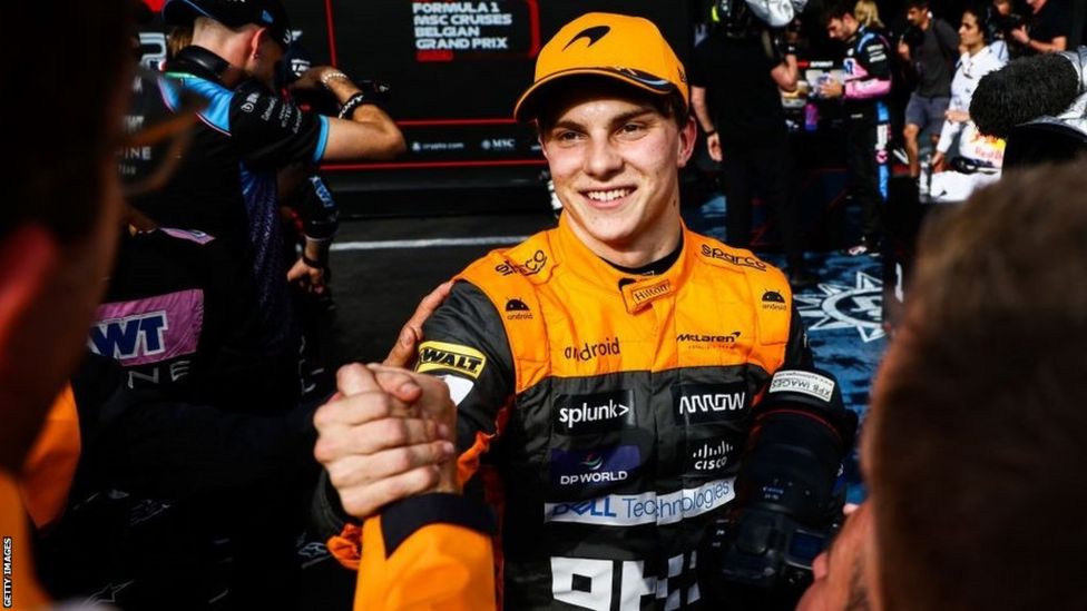 Oscar Piastri: McLaren extend Australian rookie's contract until end of 2026 - BBC Sport