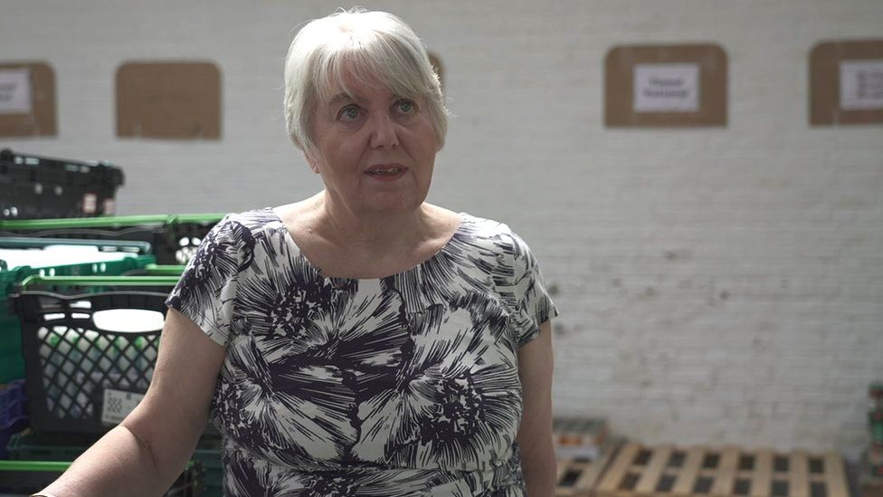 'We've taken teabags and meat out of our hampers' - BBC News