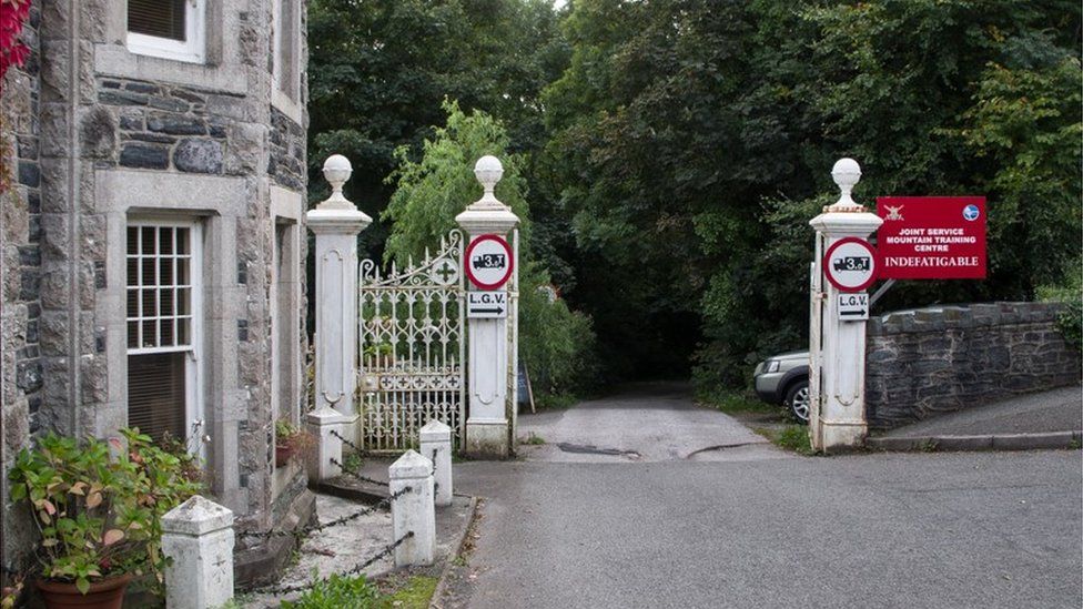 Robert Youngman: Paedophile Anglesey headteacher jailed - BBC News