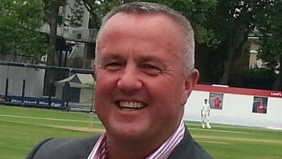 Covid: Teachers' union wants answers over school closures - BBC News