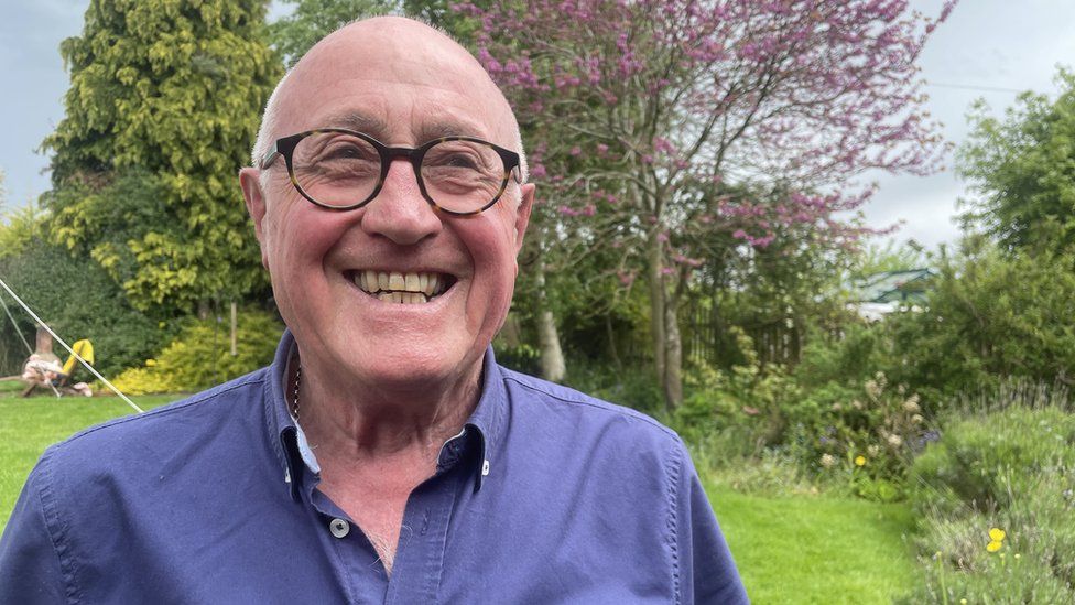 New blood test for ovarian cancer could save 'thousands' - BBC News