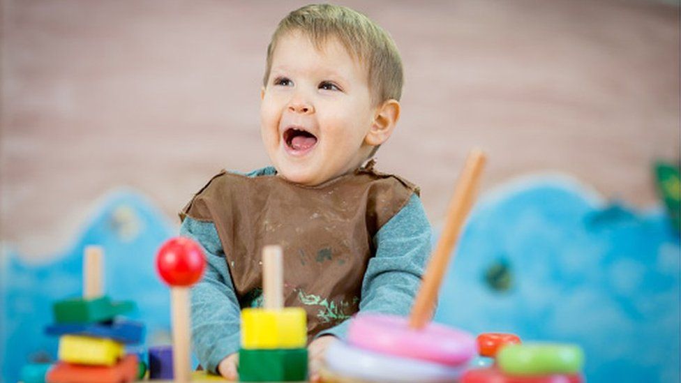 Toddlers 'need early years teachers in nurseries' - BBC News