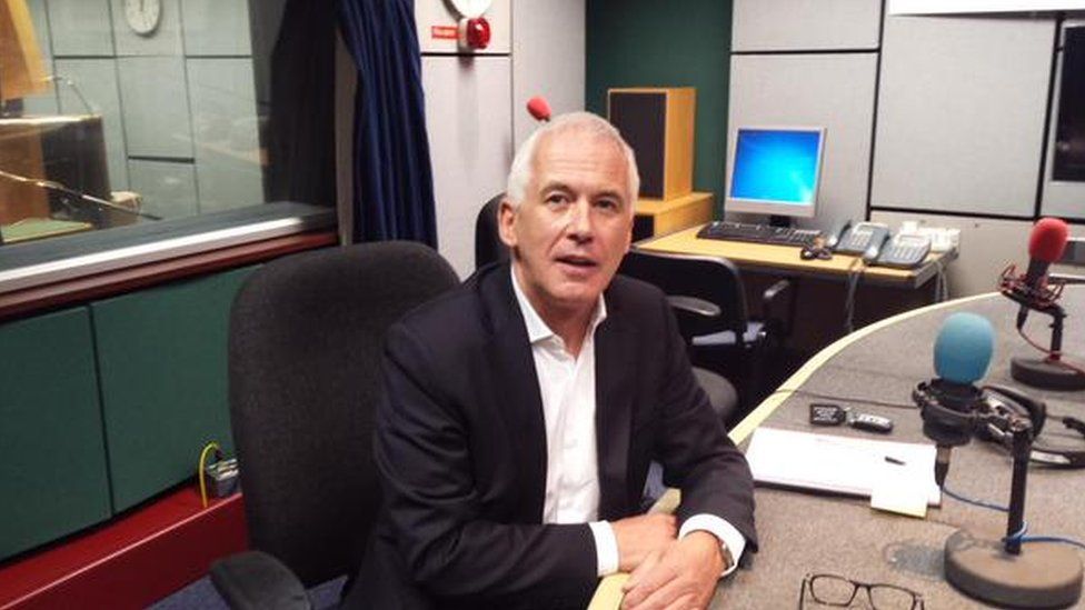 Border off-licences hoping to cash in on Irish minimum pricing - BBC News