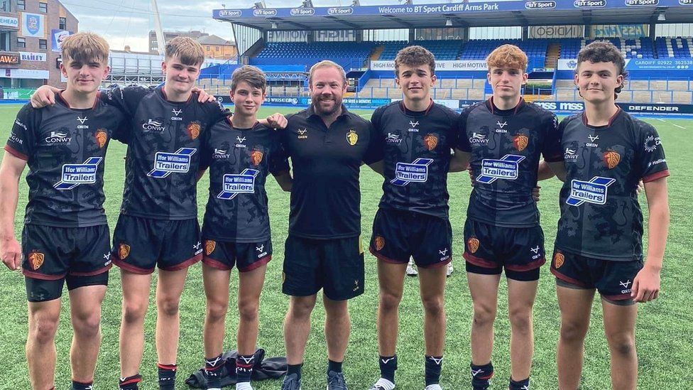 George North 'yn esiampl i chwaraewyr rygbi'r gogledd' - BBC Cymru Fyw