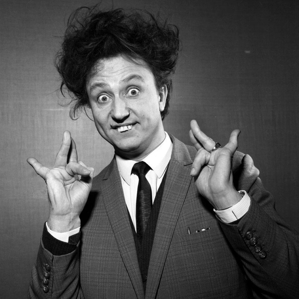 In pictures: Sir Ken Dodd - BBC News