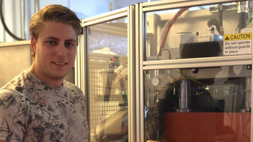 New vinyl pressing plant opens in Middlesbrough - BBC News