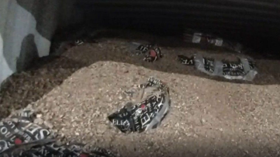 Cocaine found in animal feed at Somerset farm - BBC News