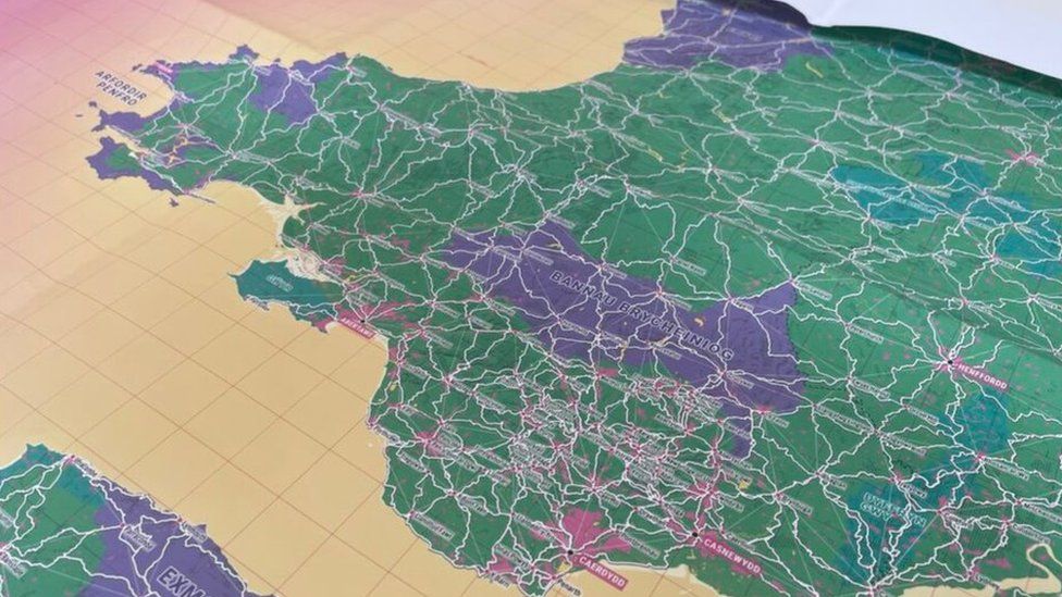 Lansio map yn dathlu enwau Cymraeg a Gaeleg yr Alban - BBC Cymru Fyw