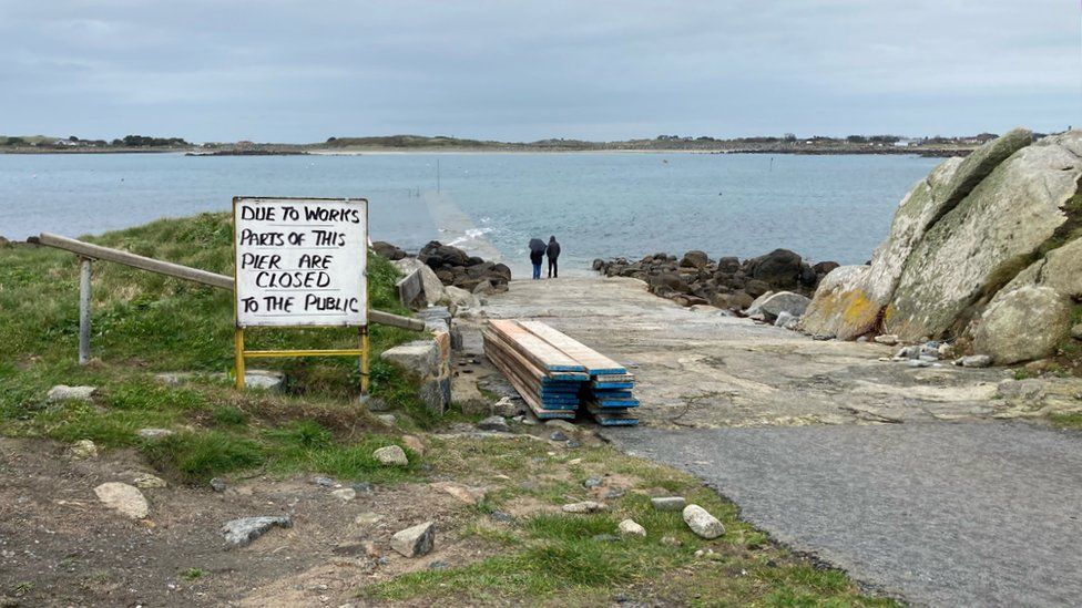 Rousse Pier and Fermain moorings repair work - BBC News