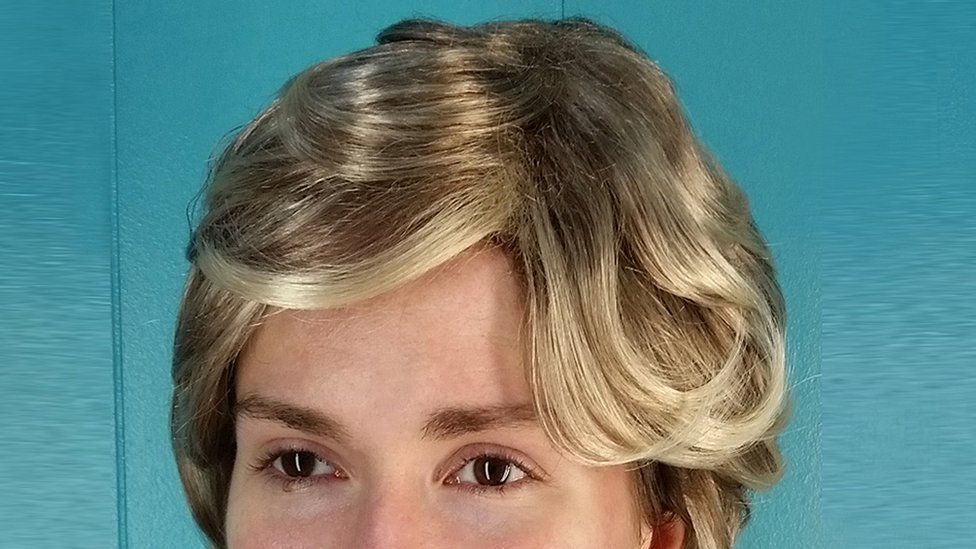 How fancy dress shops predicted a Trump victory - BBC News