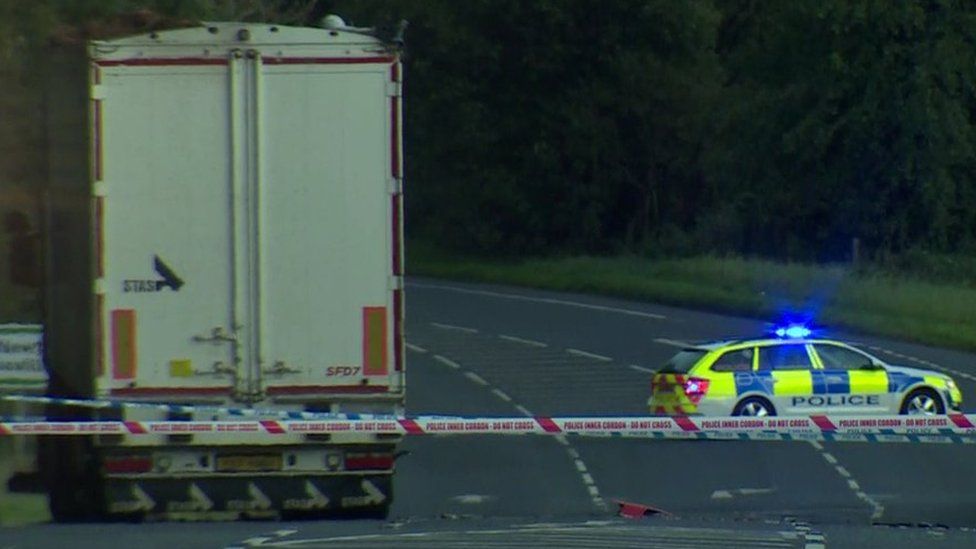 Beragh: Man in 80s dies after car and lorry collide - BBC News