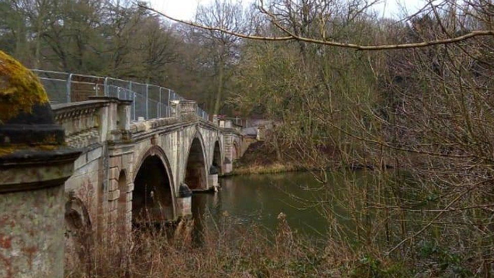 Clumber bridge repairs to cost 'hundreds of thousands' - BBC News
