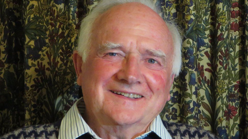 Aberystwyth University given £500,000 scholarship gift - BBC News