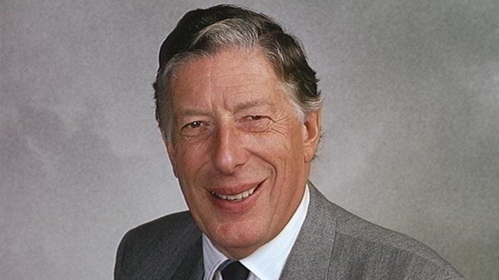 Memorials for former MPs David Rendel and Tony Durant - BBC News