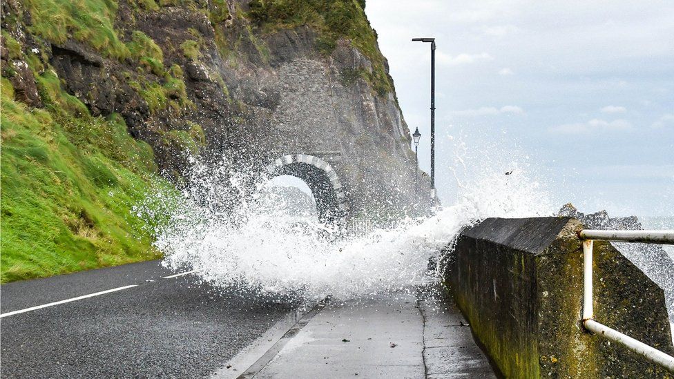 Northern Ireland weather warning in place for heavy rain - BBC News