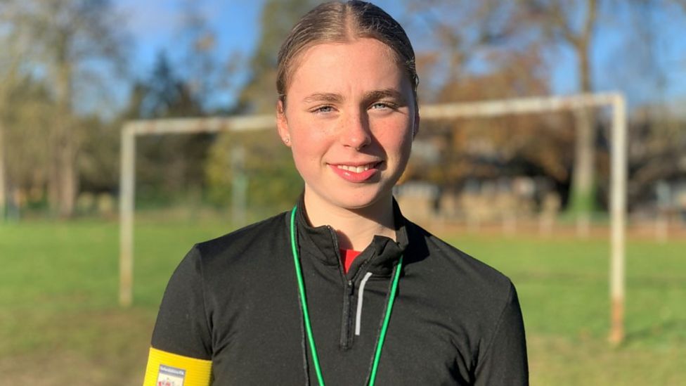 Oxfordshire teen referee speaks up on abuse in the game - BBC News